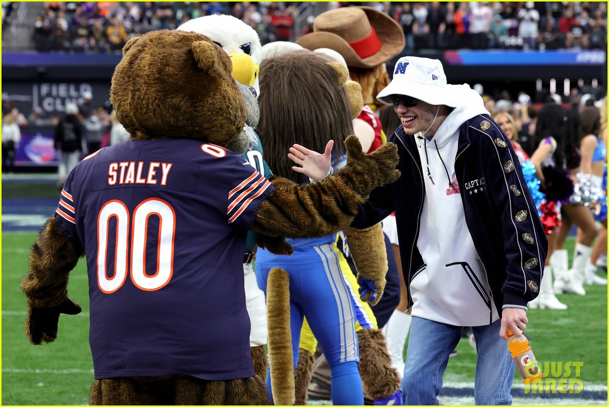 Pete Davidson Hilariously Questions Why He's Judging A Football ...