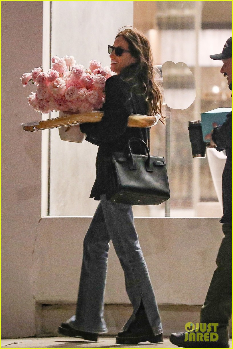 Brad Pitt Sent Girlfriend Ines de Ramon Flowers on Valentine's Day ...