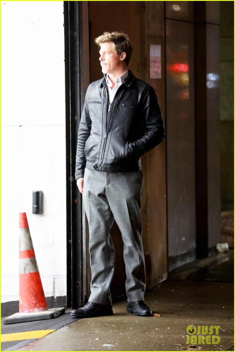 Photo: brad pitt george clooney film late night scenes for wolves in ...