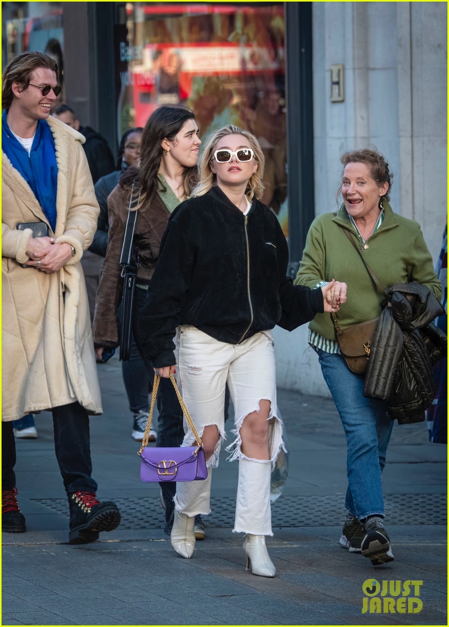 Florence Pugh Holds Hands With New Boyfriend Charlie Gooch During ...