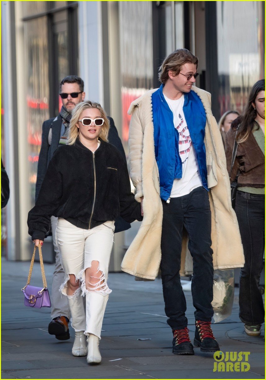 Florence Pugh Holds Hands With New Boyfriend Charlie Gooch During ...