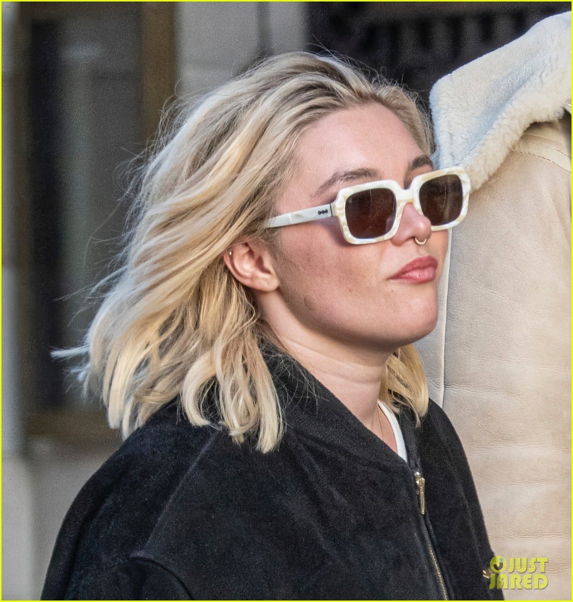 Florence Pugh Holds Hands With New Boyfriend Charlie Gooch During ...