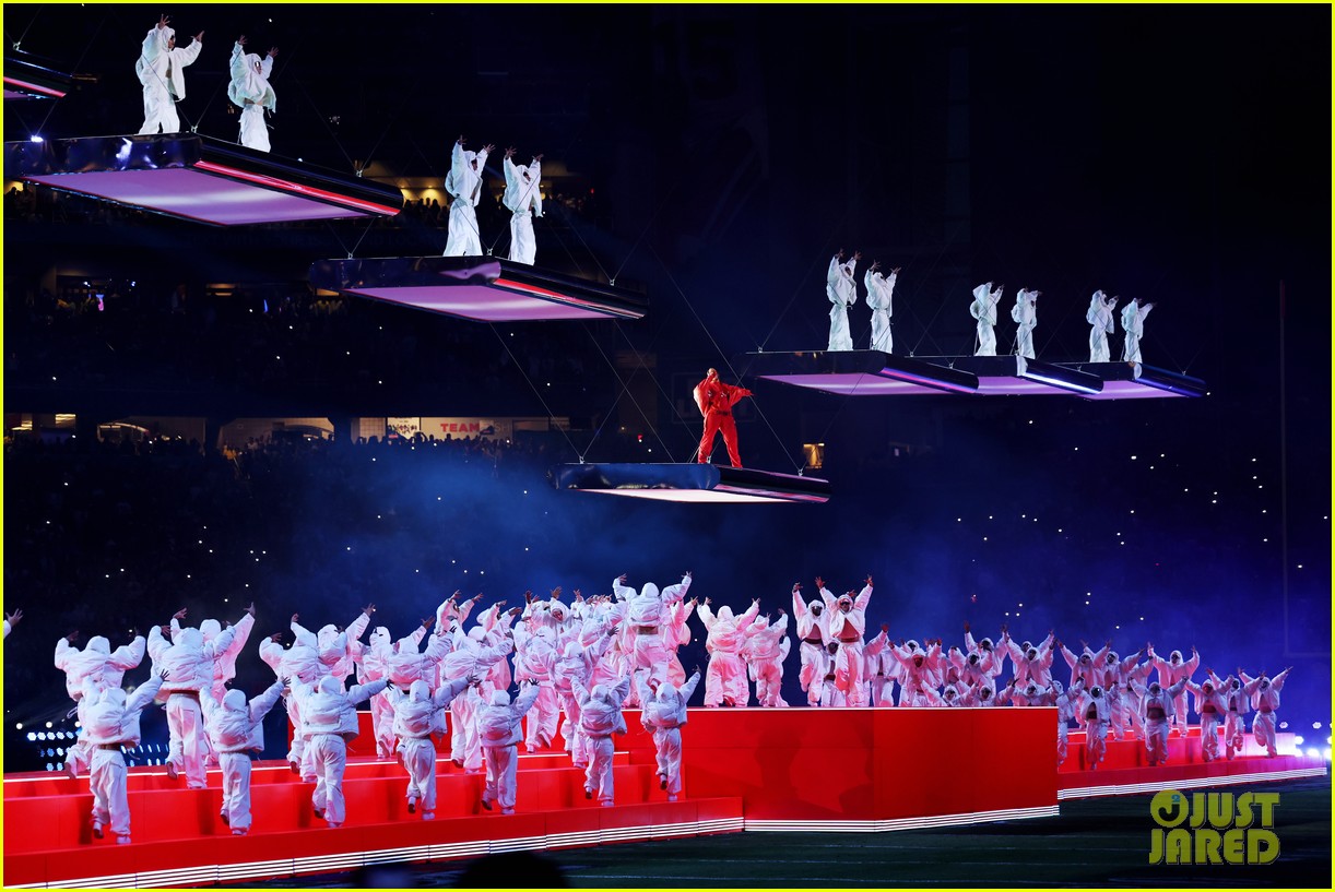 Rihanna: Super Bowl Halftime Show 2023 - Video, Set List, & Photos Revealed!: Photo 4893143 ...