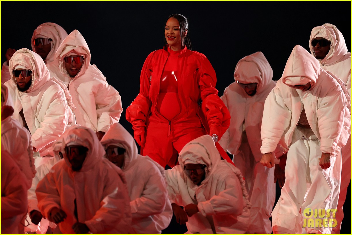 Rihanna: Super Bowl Halftime Show 2023 - Video, Set List, & Photos Revealed!: Photo 4893144 ...