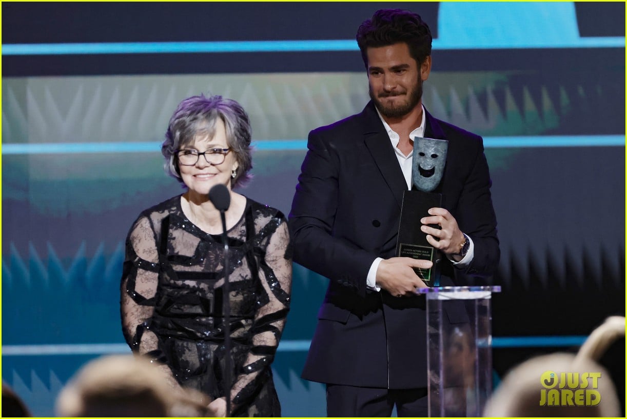 Andrew Garfield Presents Sally Field With Lifetime Achievement Award ...