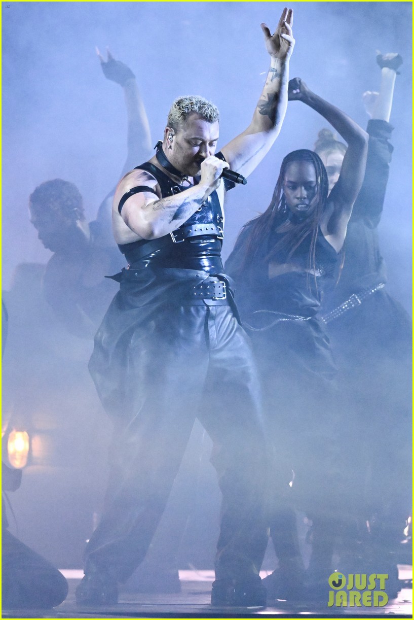 Sam Smith & Kim Petras Nail 'Unholy' Performance at BRIT Awards 2023 ...