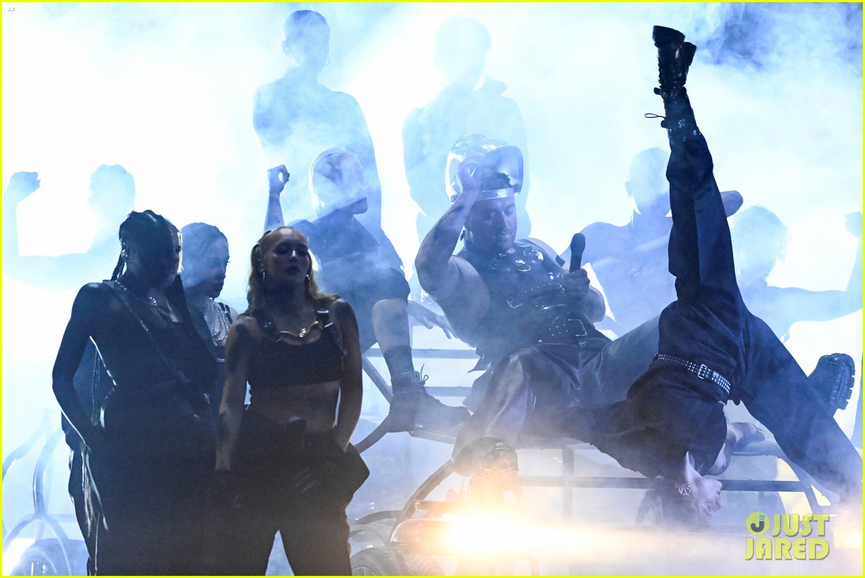 Sam Smith & Kim Petras Nail 'Unholy' Performance at BRIT Awards 2023 ...