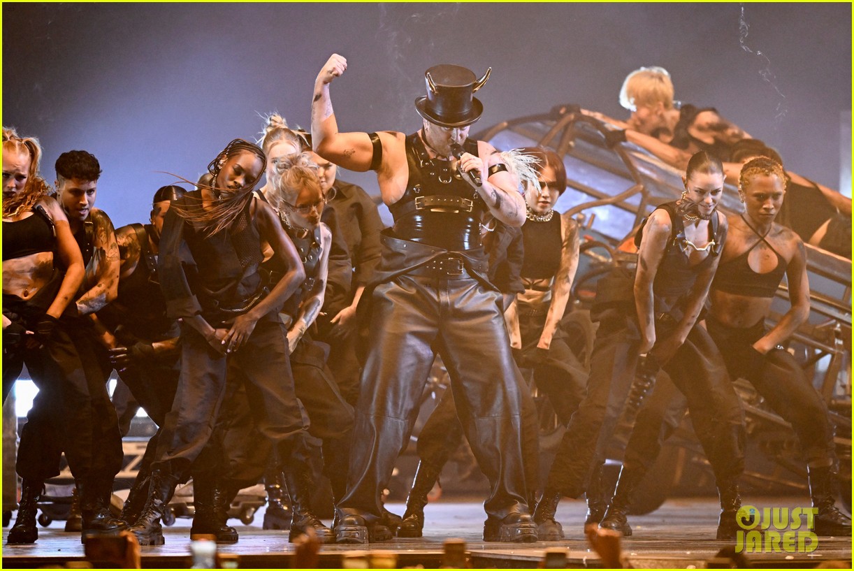 Sam Smith & Kim Petras Nail 'Unholy' Performance at BRIT Awards 2023 ...