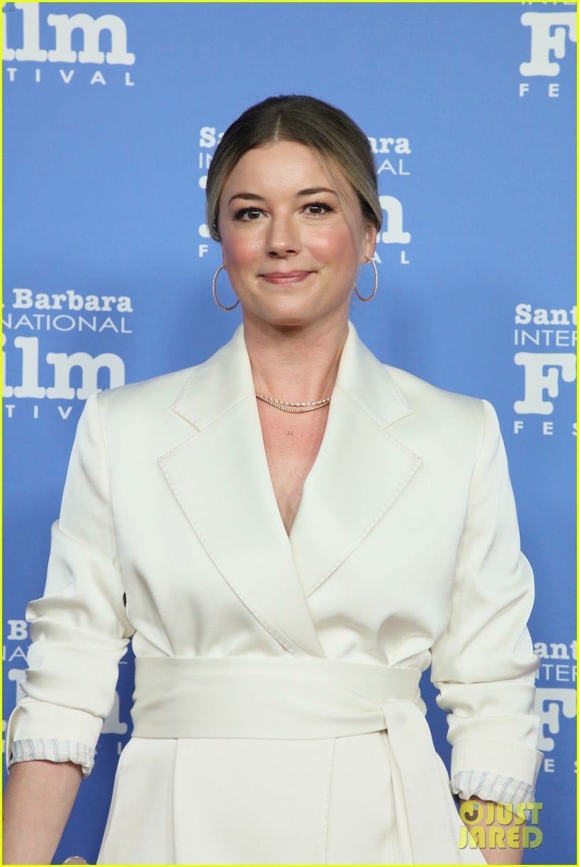 'Revenge' Couple Emily VanCamp & Josh Bowman Make Rare Public ...