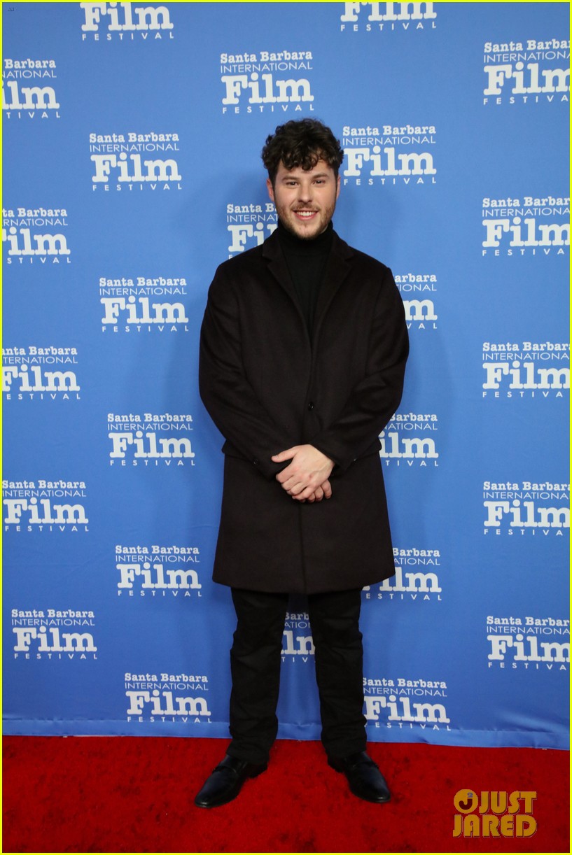 'Revenge' Couple Emily VanCamp & Josh Bowman Make Rare Public ...