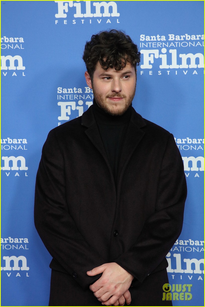 'Revenge' Couple Emily VanCamp & Josh Bowman Make Rare Public ...