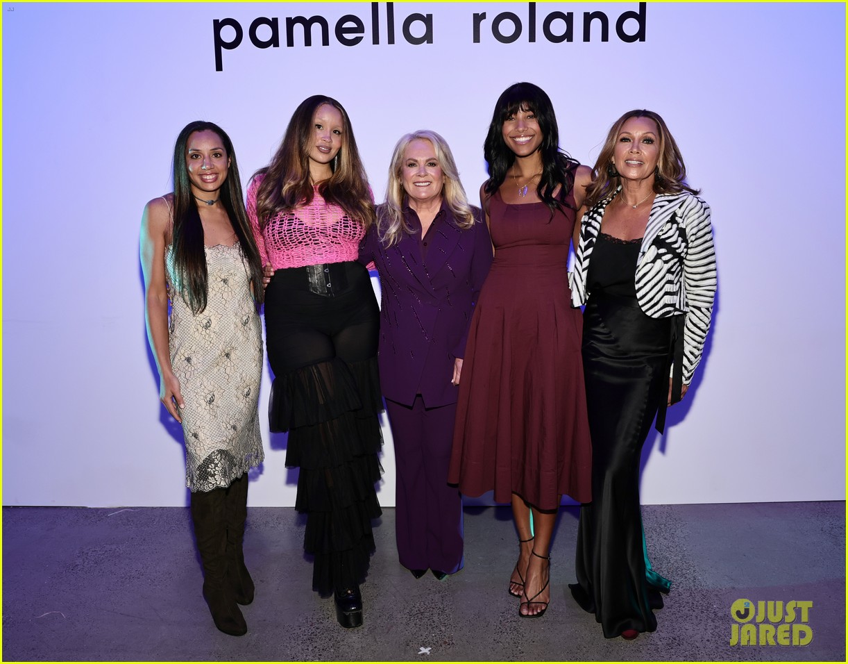 Vanessa Williams Attends Pamella Roland Fashion Show with Her Three Daughters!: Photo 4894670 ...