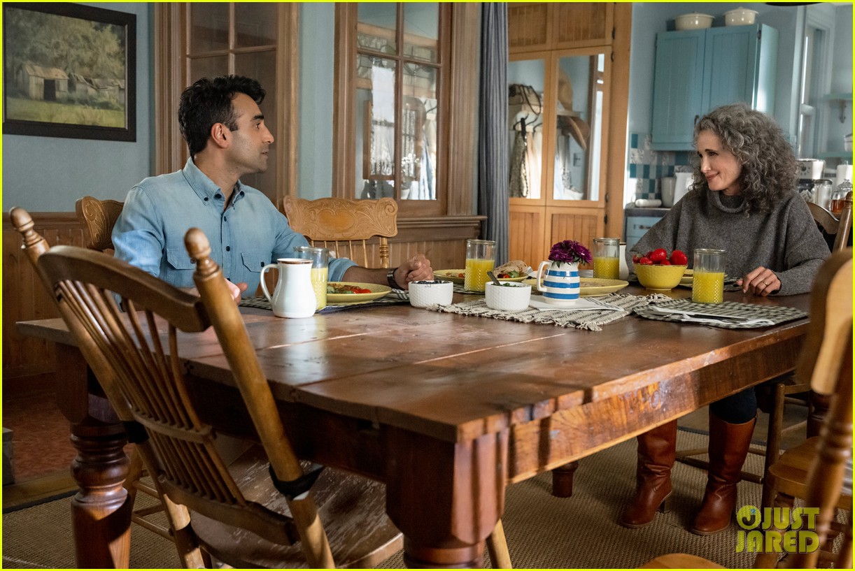 Chyler Leigh & Evan Williams Go Back To The 90s on Hallmark's 'The Way ...