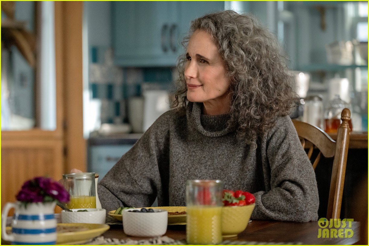 Chyler Leigh & Evan Williams Go Back To The 90s on Hallmark's 'The Way ...