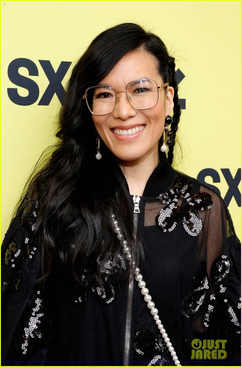 Photo: ali wong steven yeun talk beef 03 | Photo 4910289 | Just Jared