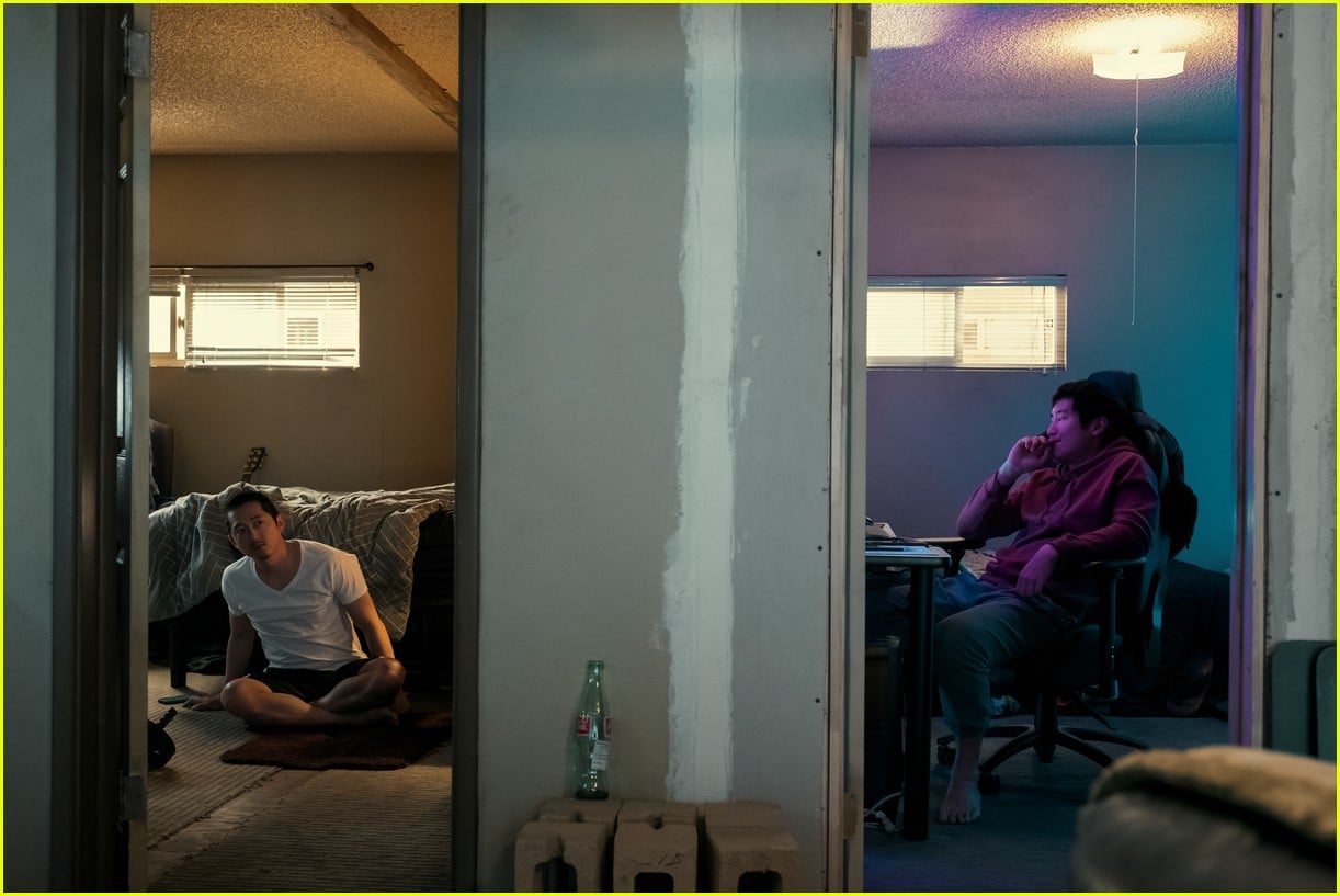 Steven Yeun & Ali Wong's Lives Unravel in Netflix's 'BEEF' Trailer ...