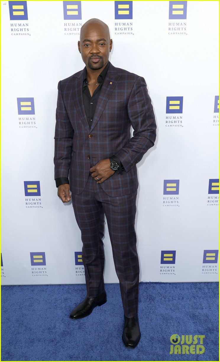 9-1-1: Lone Star's Brian Michael Smith Opens Up About His Personal ...