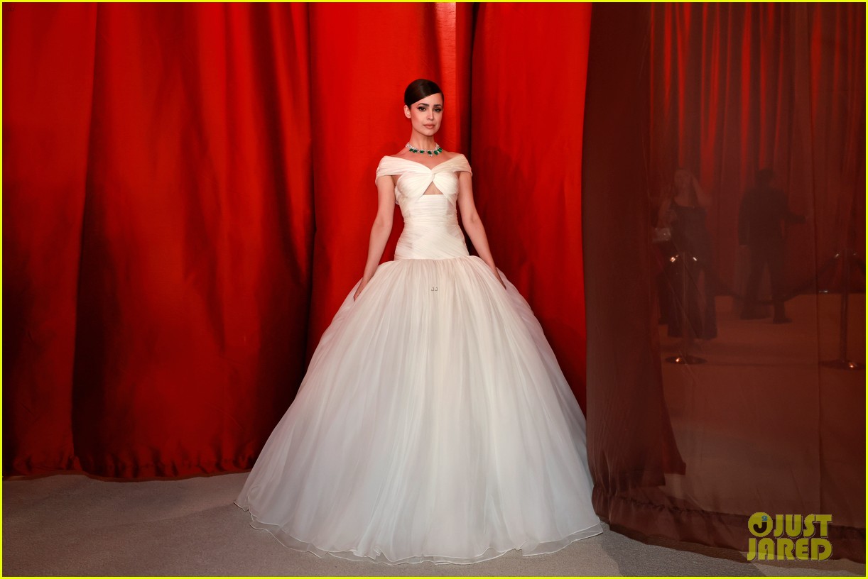 'Applause' Performer Sofia Carson Stuns in Princess Gown on Oscars 2023 ...