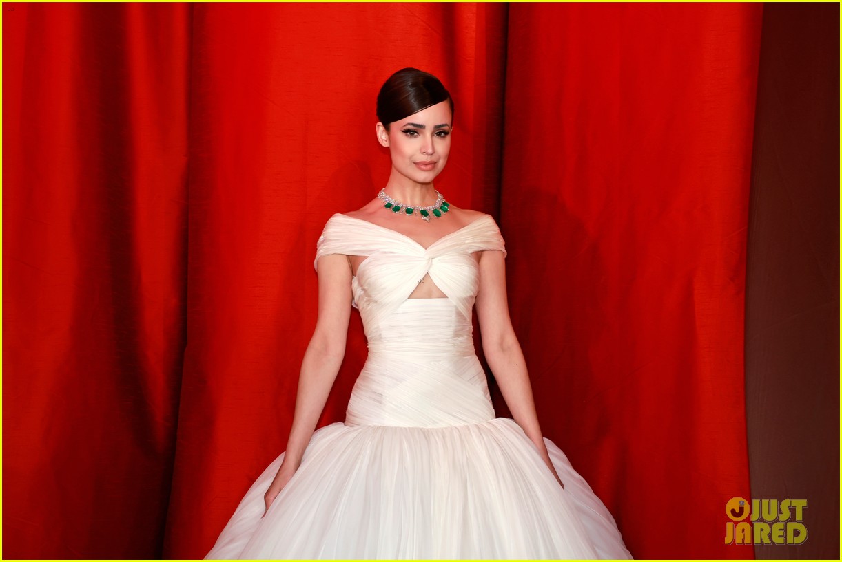 'Applause' Performer Sofia Carson Stuns in Princess Gown on Oscars 2023 ...
