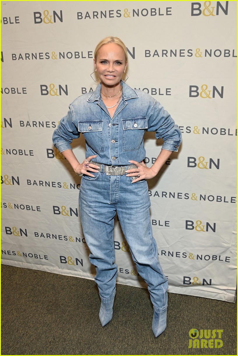 Kristin Chenoweth & Fiance Josh Bryant Pose for a Family Photo at L.A ...