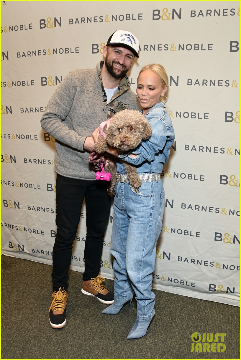 Kristin Chenoweth & Fiance Josh Bryant Pose for a Family Photo at L.A ...