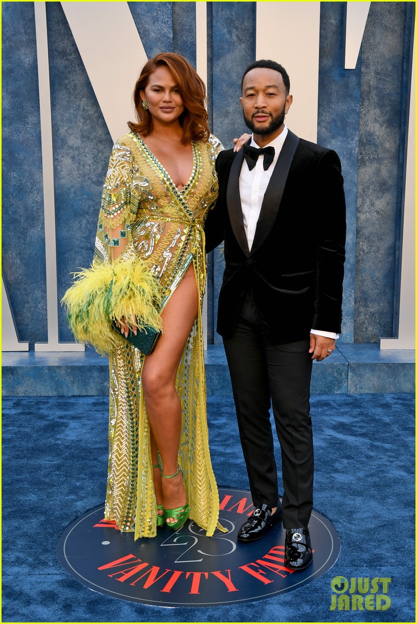 Chrissy Teigen Debuts Red Hair Alongside John Legend at Vanity Fair ...