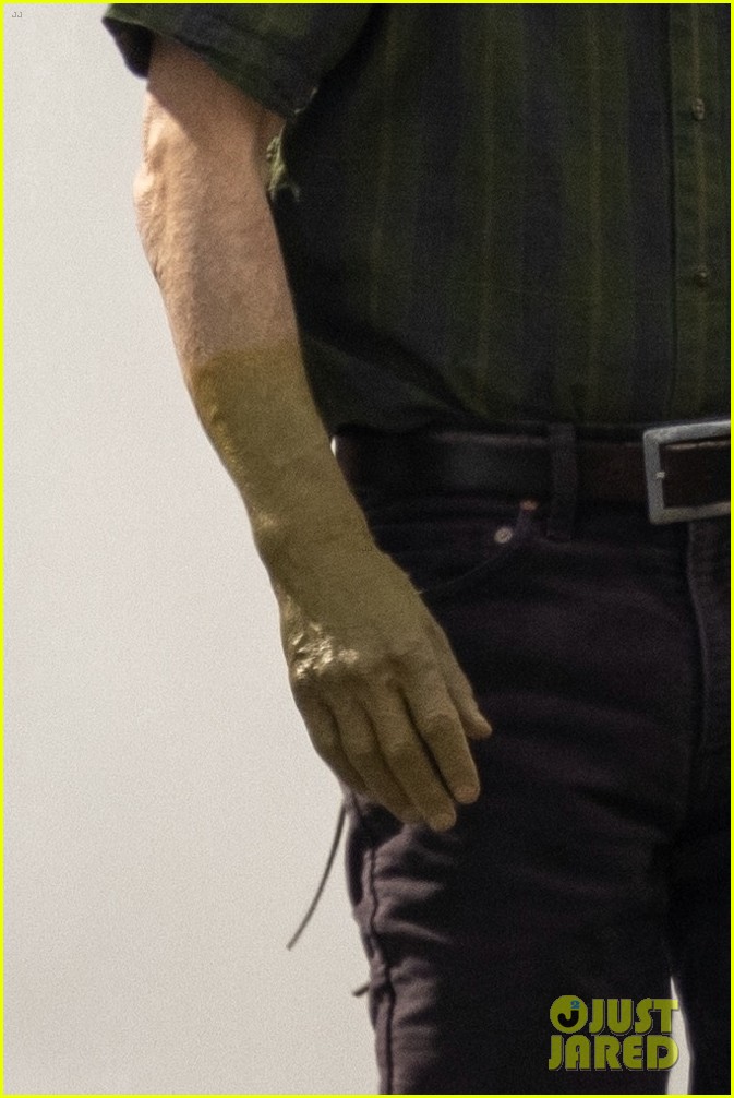 Harrison Ford & Tim Blake Nelson (Wearing Green Paint on His Hands) Get ...