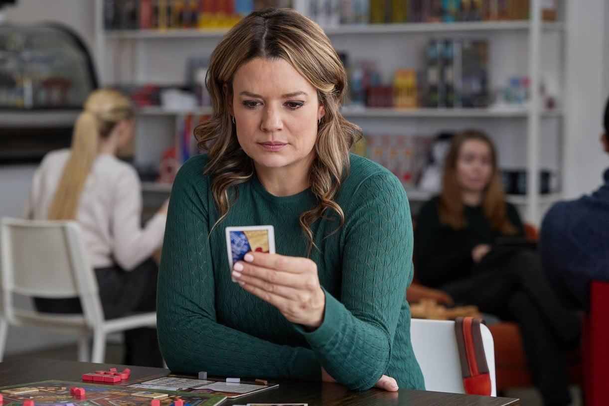 Kimberley Sustad & Brooks Darnell Play The 'Game of Love' in New ...