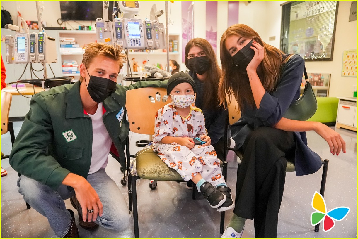 Kaia Gerber & Austin Butler Visit Children's Hospital LA for Make March ...