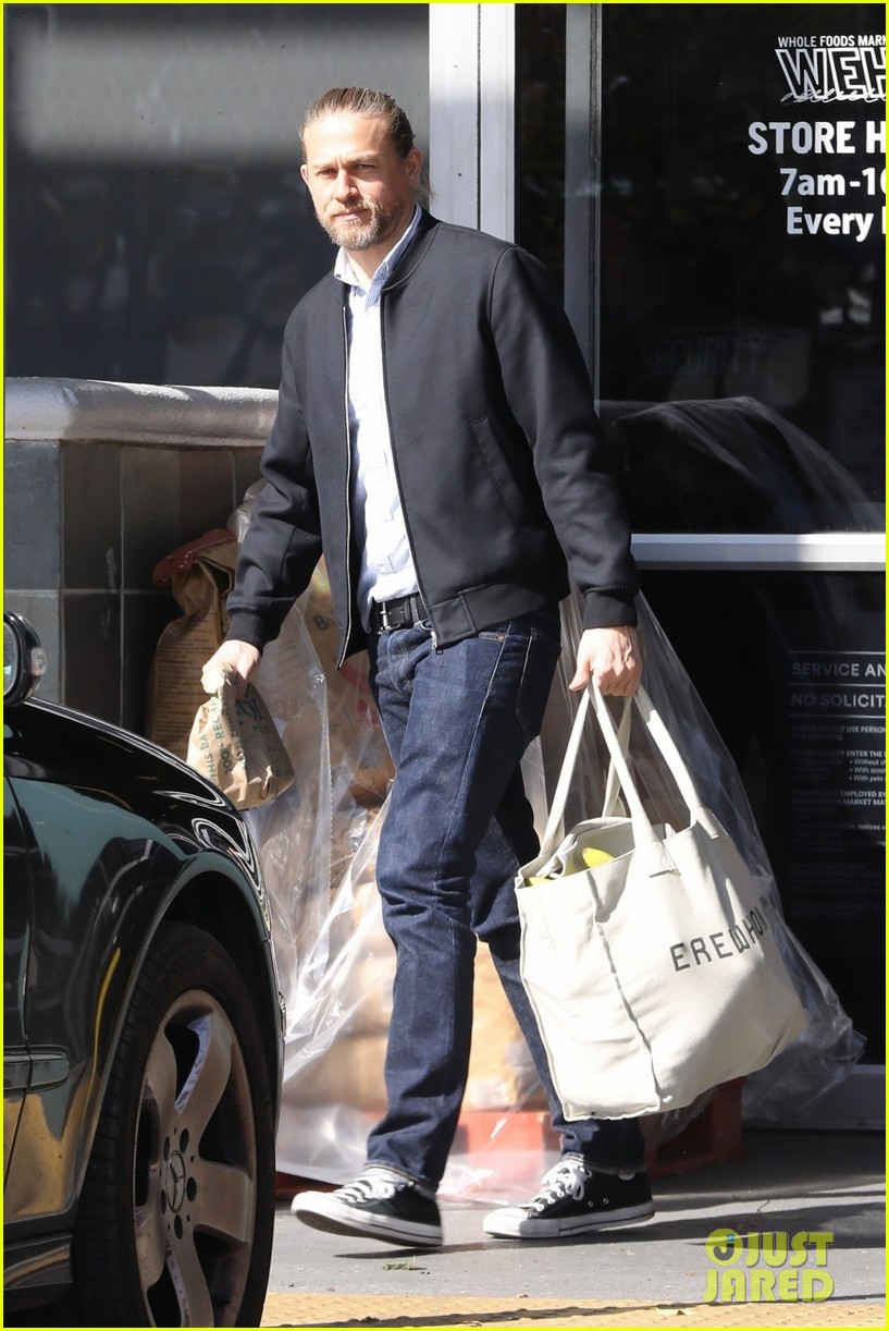 Charlie Hunnam Spends His Wednesday Afternoon Running Errands in L.A ...