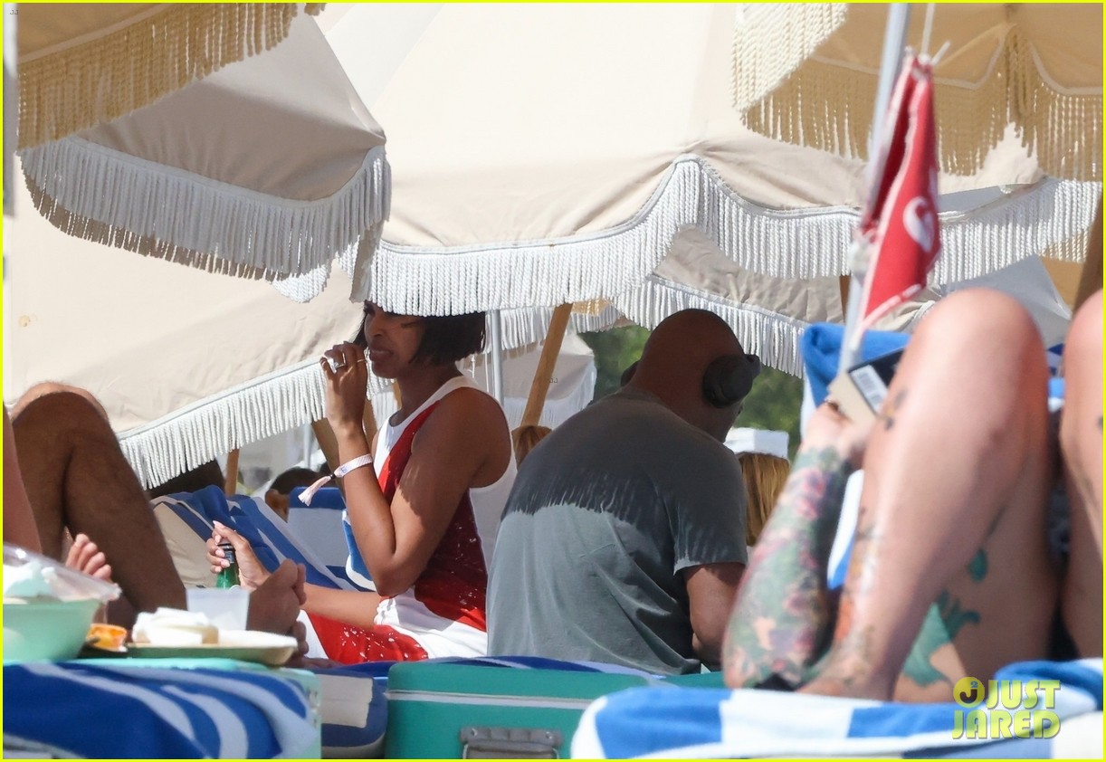 Photo: idris elba wife sabrina beach time downtime miami ulta festival ...