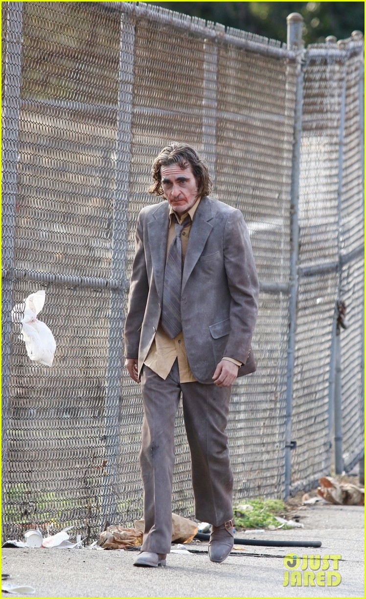 Joaquin Phoenix Looks Like A Haunting Dusty Zombie on 'Joker: Folie a ...