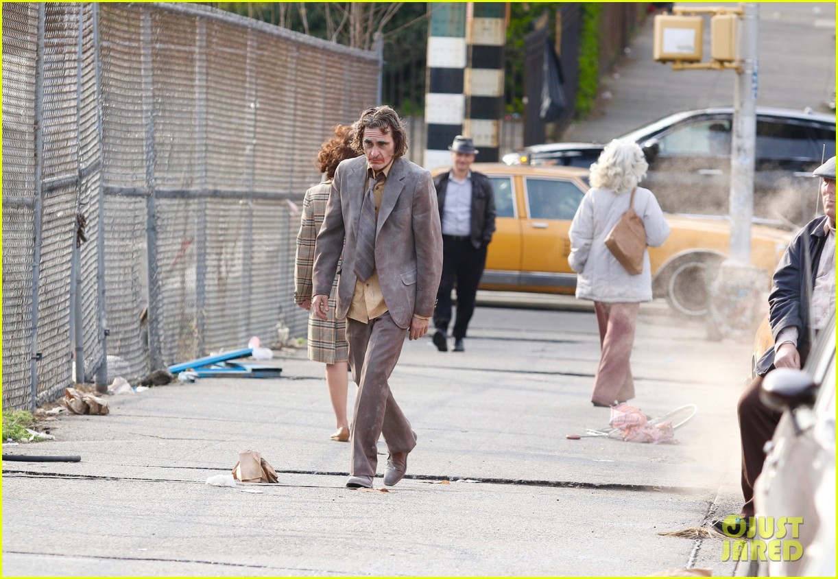 Joaquin Phoenix Looks Like A Haunting Dusty Zombie on 'Joker: Folie a ...