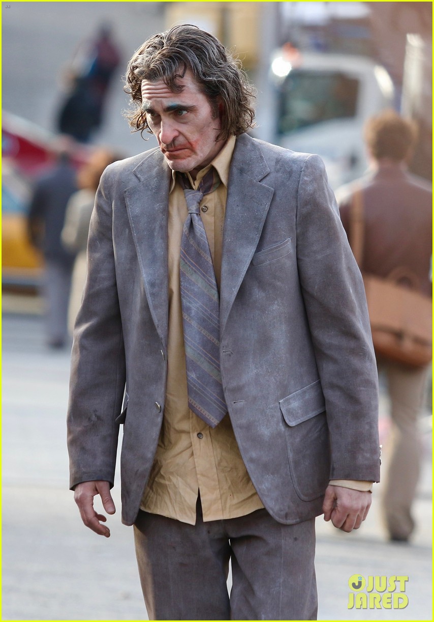 Joaquin Phoenix Looks Like A Haunting Dusty Zombie on 'Joker: Folie a ...