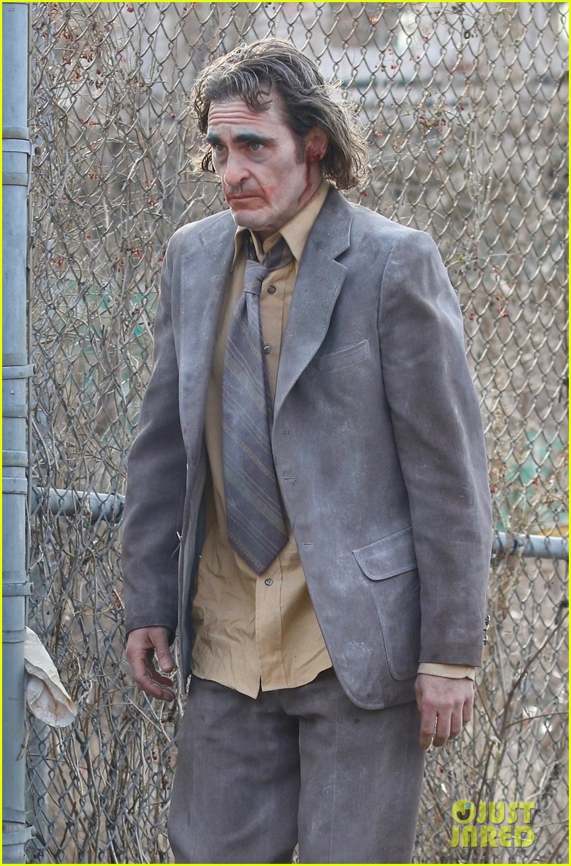 Joaquin Phoenix Looks Like A Haunting Dusty Zombie on 'Joker: Folie a ...