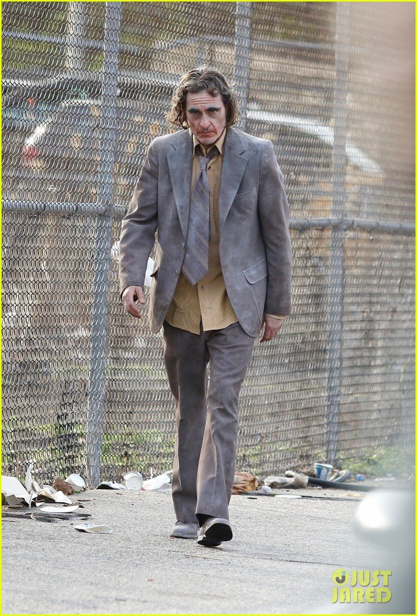 Joaquin Phoenix Looks Like A Haunting Dusty Zombie on 'Joker: Folie a ...