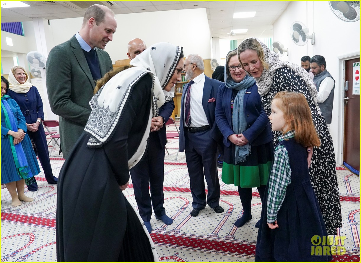 Kate Middleton & Prince William Visit Hayes Muslim Centre, Thank ...