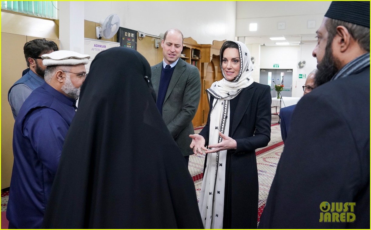 Kate Middleton & Prince William Visit Hayes Muslim Centre, Thank ...