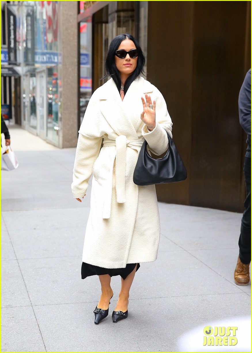 Katy Perry Flirts With A Chic Fringe Look Ahead of 'GMA' Appearance ...