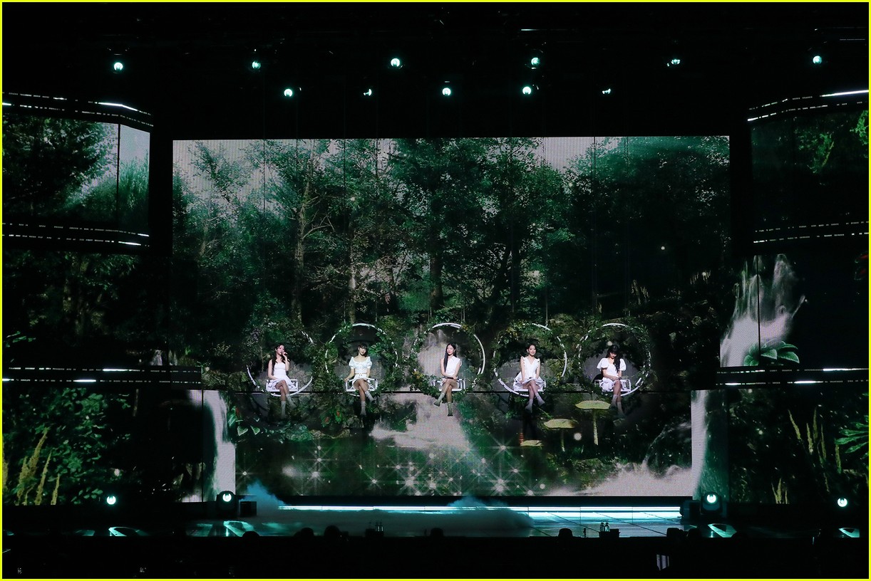 K-Pop's LE SSERAFIM Holds First-Ever Fan Meeting, Performs Unreleased Song as a Surprise Gift ...