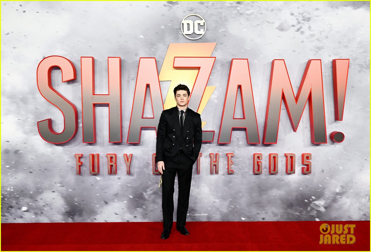Zachary Levi Joins Helen Mirren, Rachel Zegler, & Lucy Liu at 'Shazam! Fury of the Gods ...