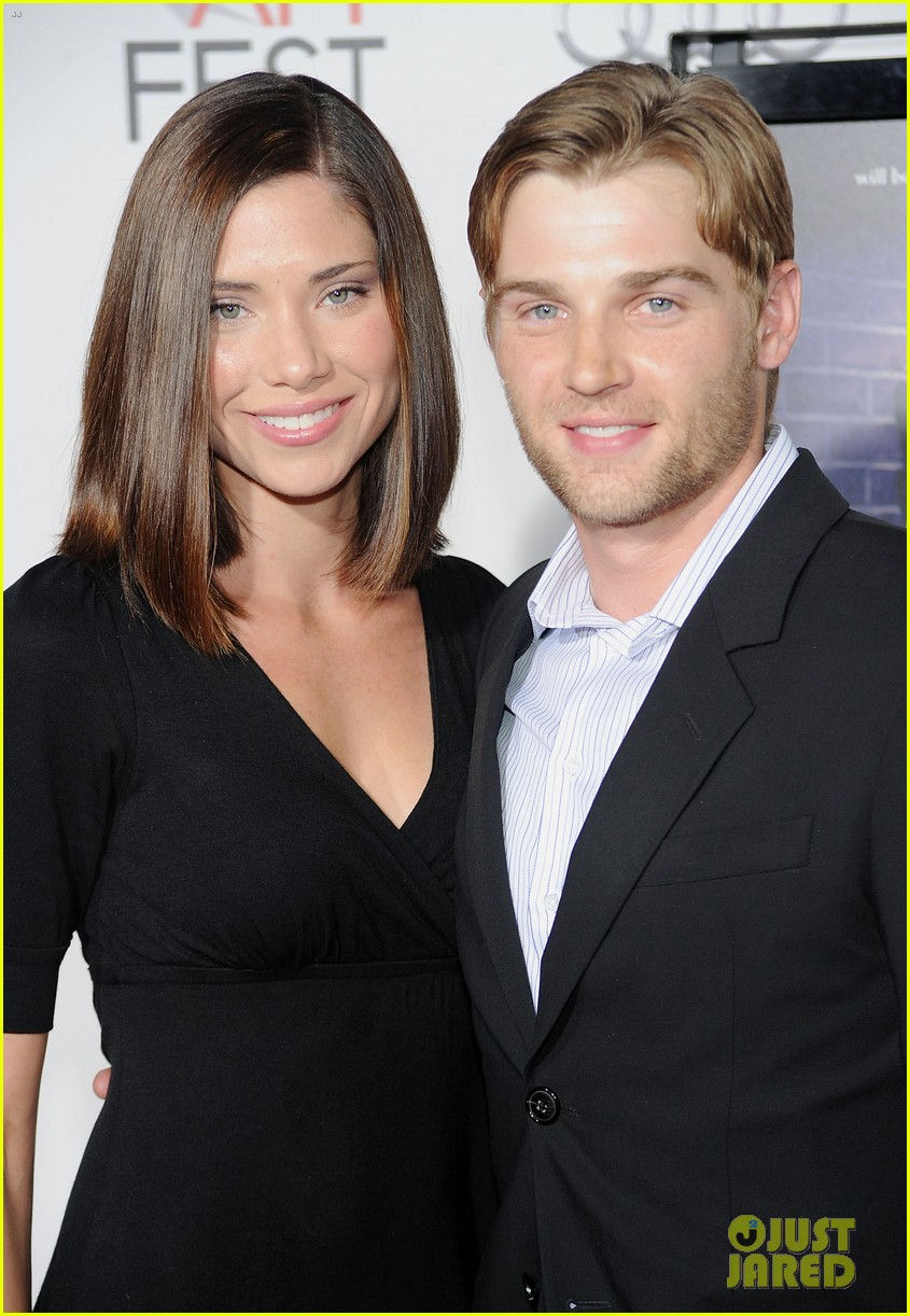 Is Mike Vogel Married? Meet the 'Sex/Life' Actor's Wife & Family!: Photo 4902353 | Courtney ...