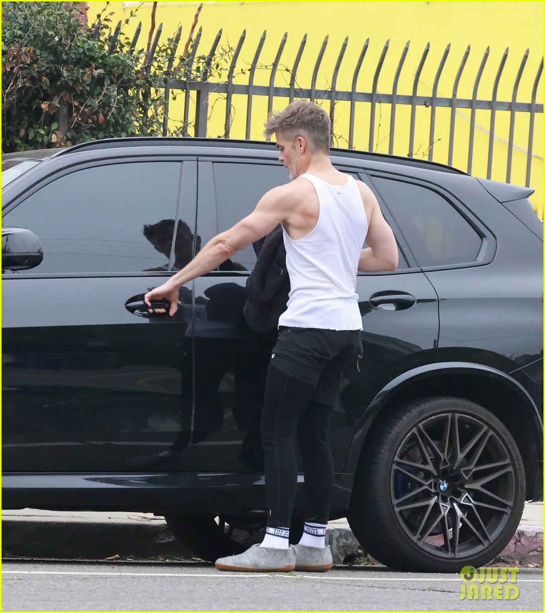 Chris Pine Steps Out in a Tank Top After His Morning Workout: Photo ...
