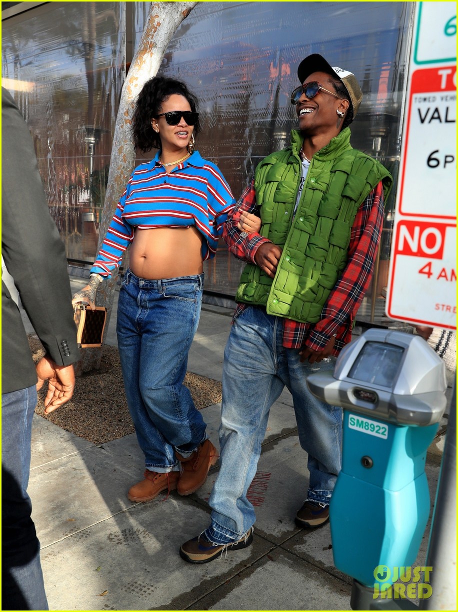 Pregnant Rihanna Bares Baby Bump in a Crop Top While Shopping with A$AP Rocky: Photo 4909206 ...