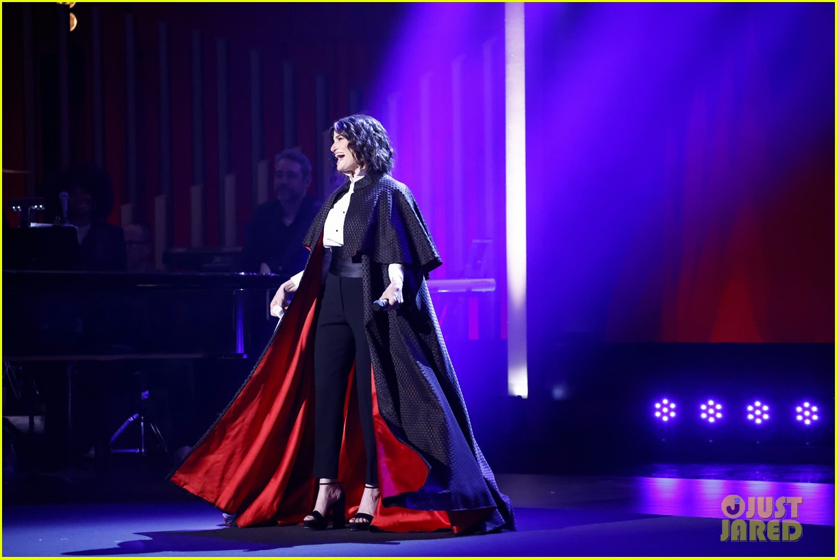 Jennifer Aniston & Drew Barrymore Cheer On Adam Sandler During Mark ...