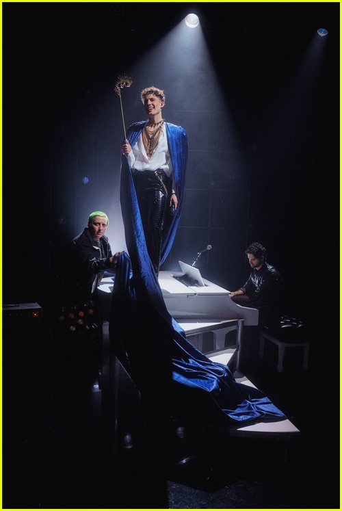 The Scarlet Opera Makes Their TV Debut With 'Alive'!: Photo 4901435 ...