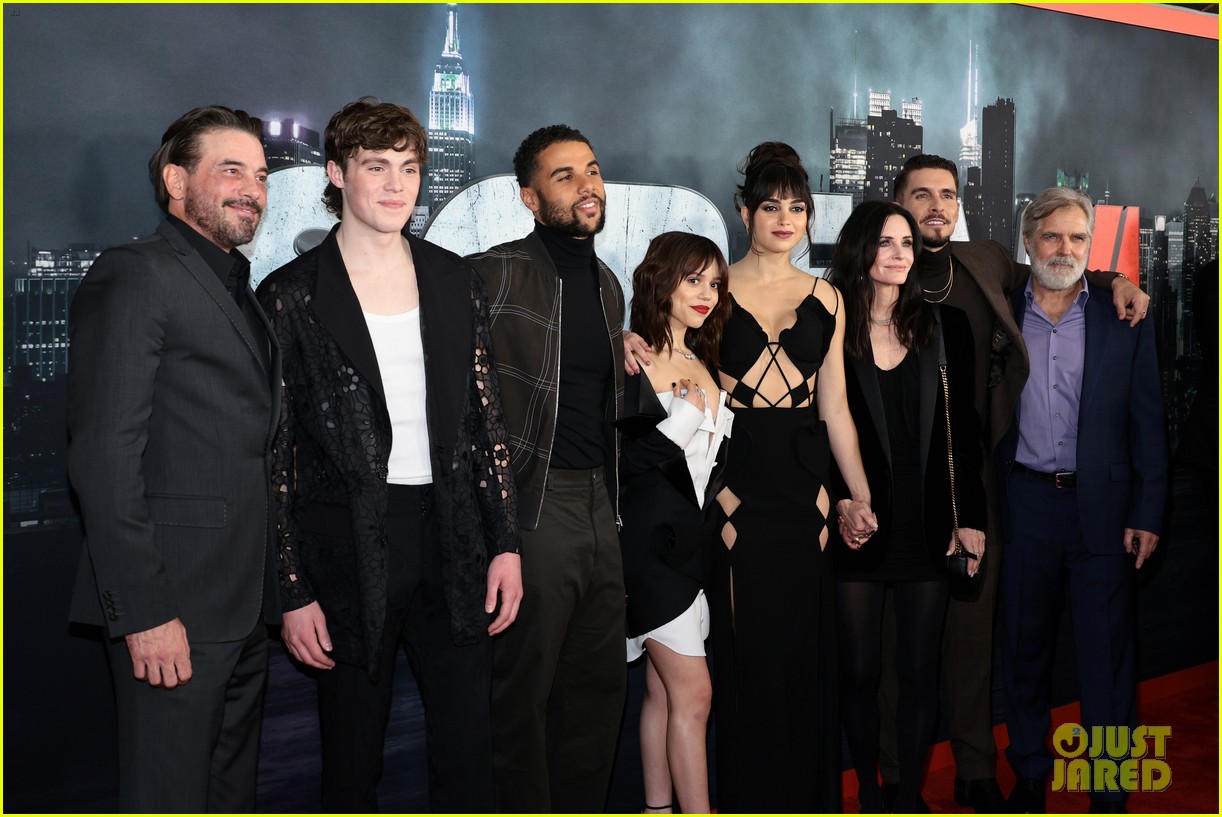 Hayden Panettiere & Courteney Cox Join the New Scream Queens at 'Scream ...