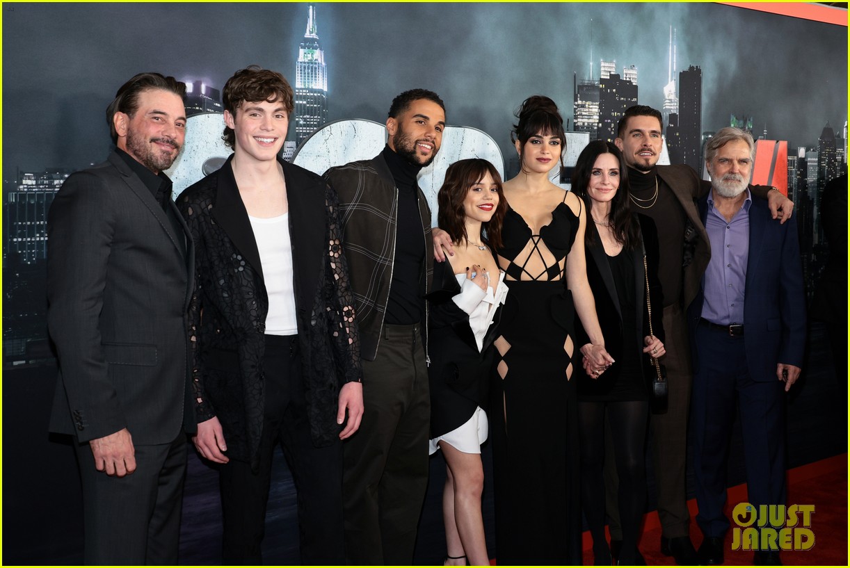 Hayden Panettiere & Courteney Cox Join the New Scream Queens at 'Scream ...