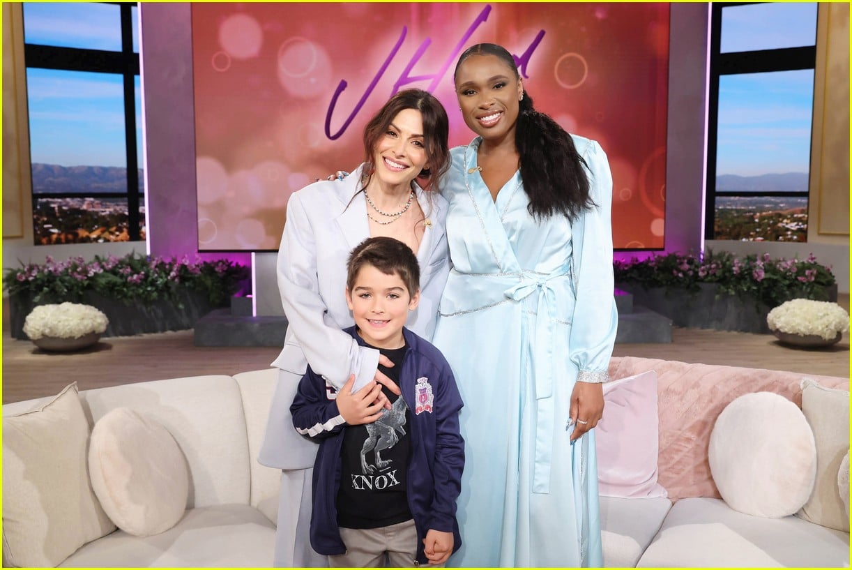 Photo: sarah shahi on jennifer hudson show 01 | Photo 4912497 | Just ...