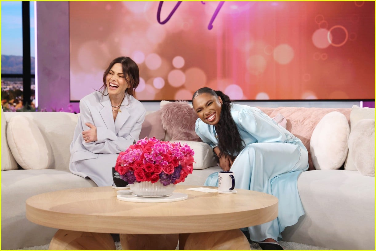 Sex/Life's Sarah Shahi Explains Why Working With Real-Life Boyfriend ...